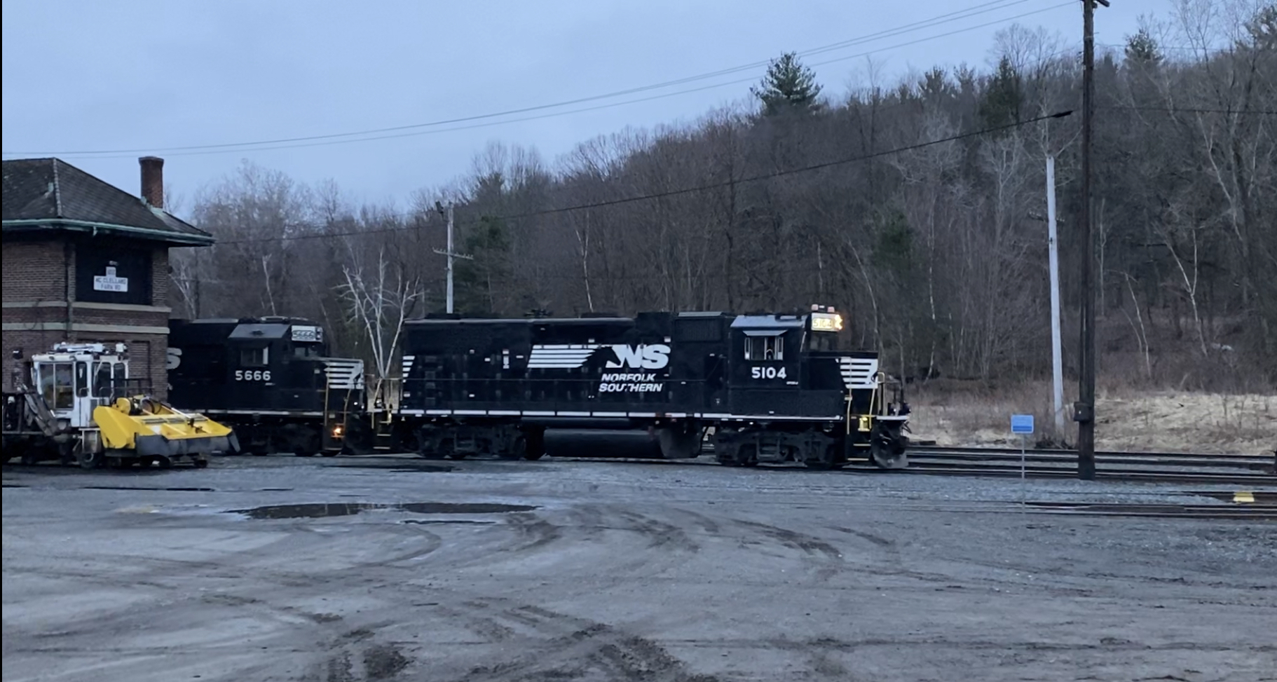 11R lead unit: The GreatRails North American Railroad Photo Archive