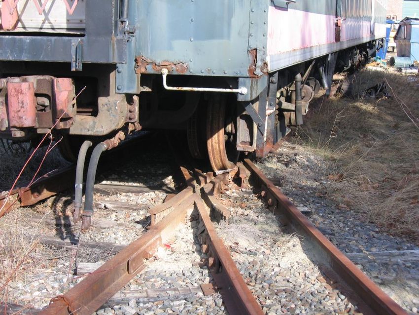 Rare 2 ft-Std Gauge diamond hides here: The GreatRails North American Railroad Photo Archive