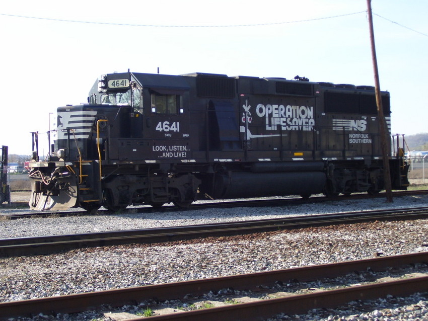 NS # 4641 ( GP59 w/ Operation Lifesaver ): The GreatRails North American Railroad Photo Archive