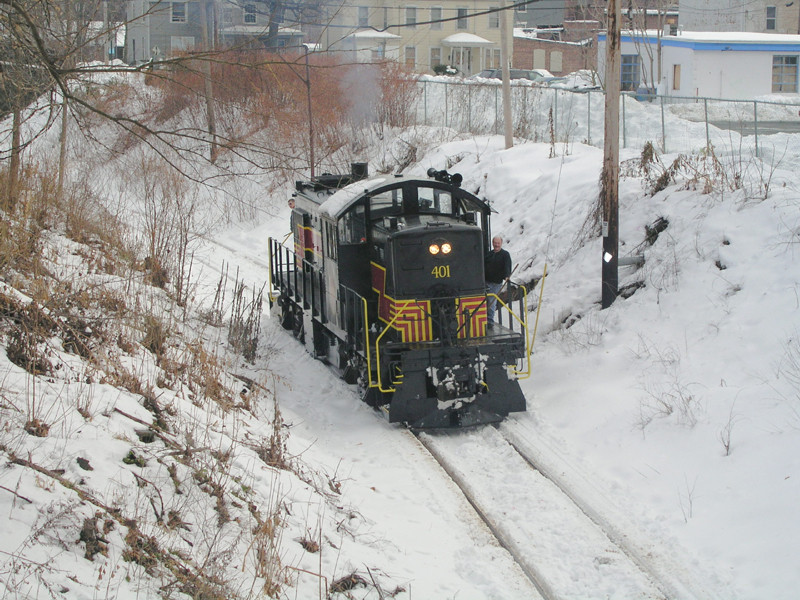 CMRR 401 approaches Albany Avenue, MP 3.4: The GreatRails North American Railroad Photo Archive