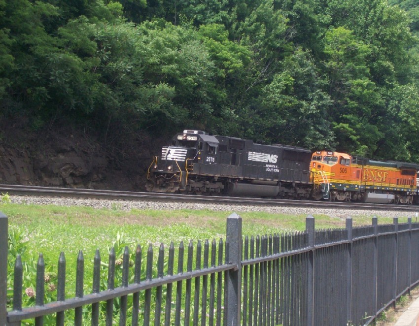 NS 2578 SD70 Horseshoe Curve: The GreatRails North American Railroad Photo Archive