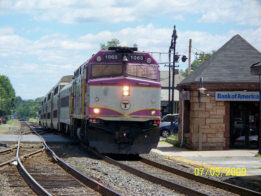MBTA 1065 crossing Concord St., Framingham.: The GreatRails North American Railroad Photo Archive