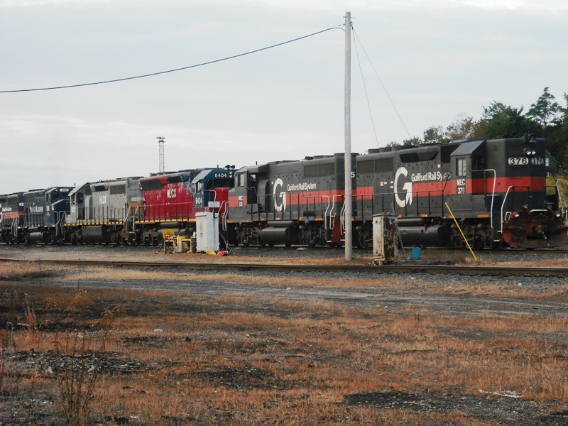 MEC,HLCX 6404,6221,6413 all in the yard.: The GreatRails North American Railroad Photo Archive