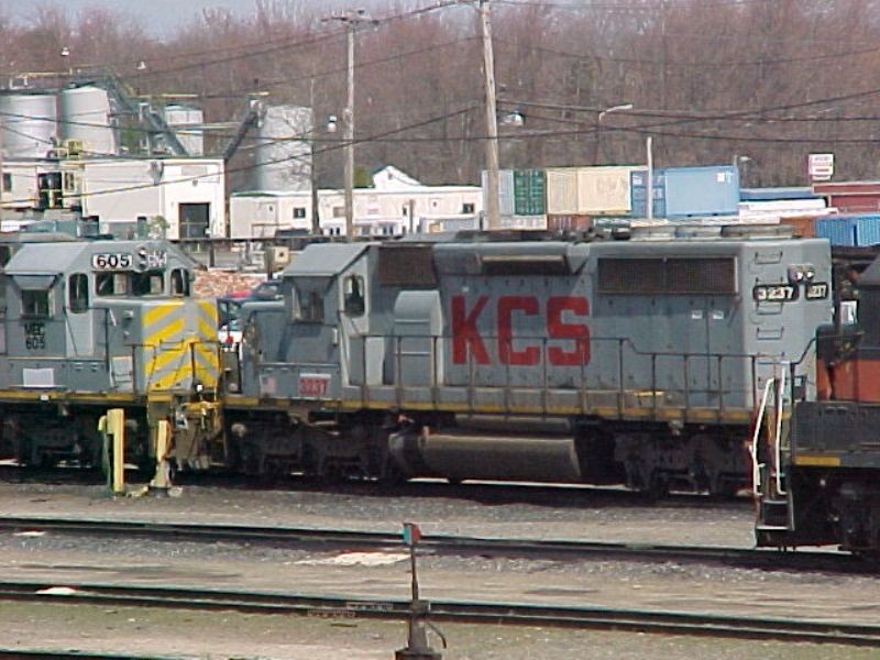 MEC#605w SD40-2 and KCS#3237e SD40-2: The GreatRails North American Railroad Photo Archive