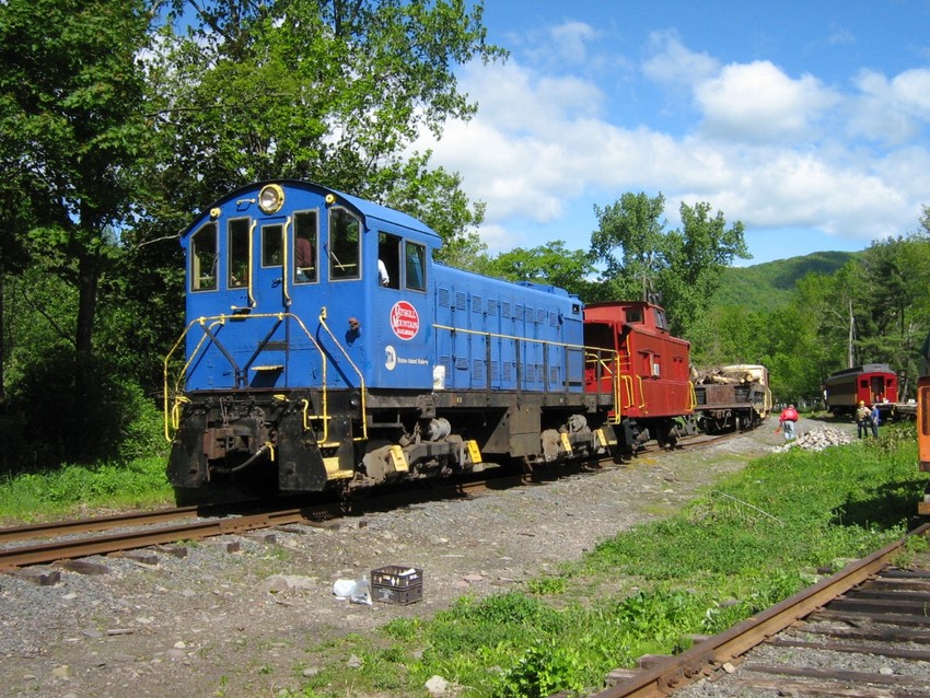 CMRR S-1 407 in Phoenicia Yard: The GreatRails North American Railroad Photo Archive