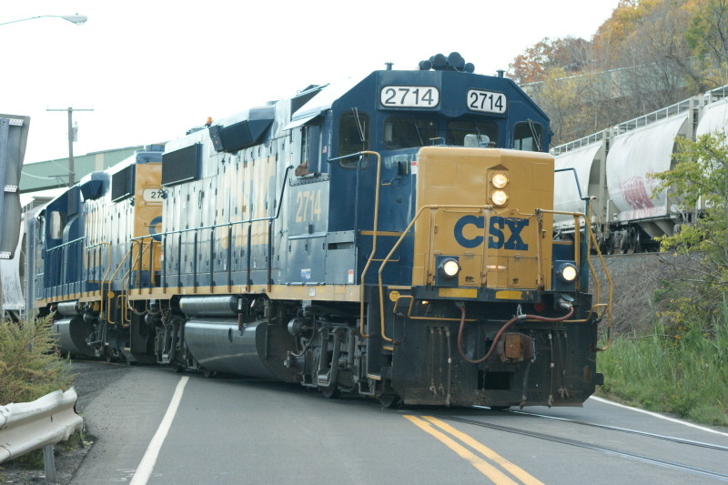 CSX C711 crossing NY SR 9W @ Lehigh Cement, Cementon NY - MP QR 104: The GreatRails North ...