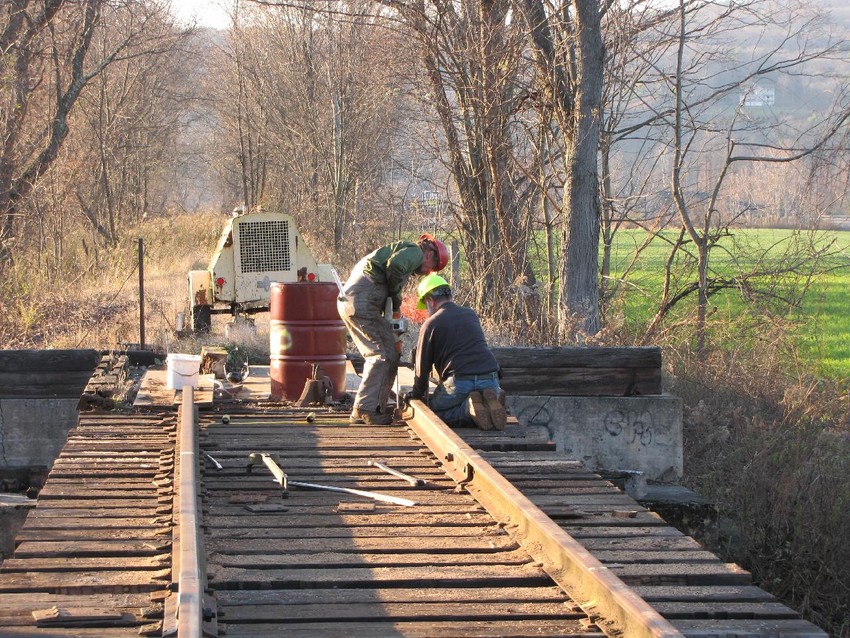 C9 Crew Installing another rail.: The GreatRails North American Railroad Photo Archive