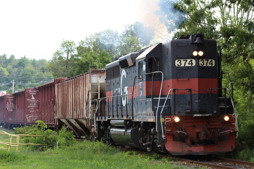MEC 374 at Hall Street: The GreatRails North American Railroad Photo Archive