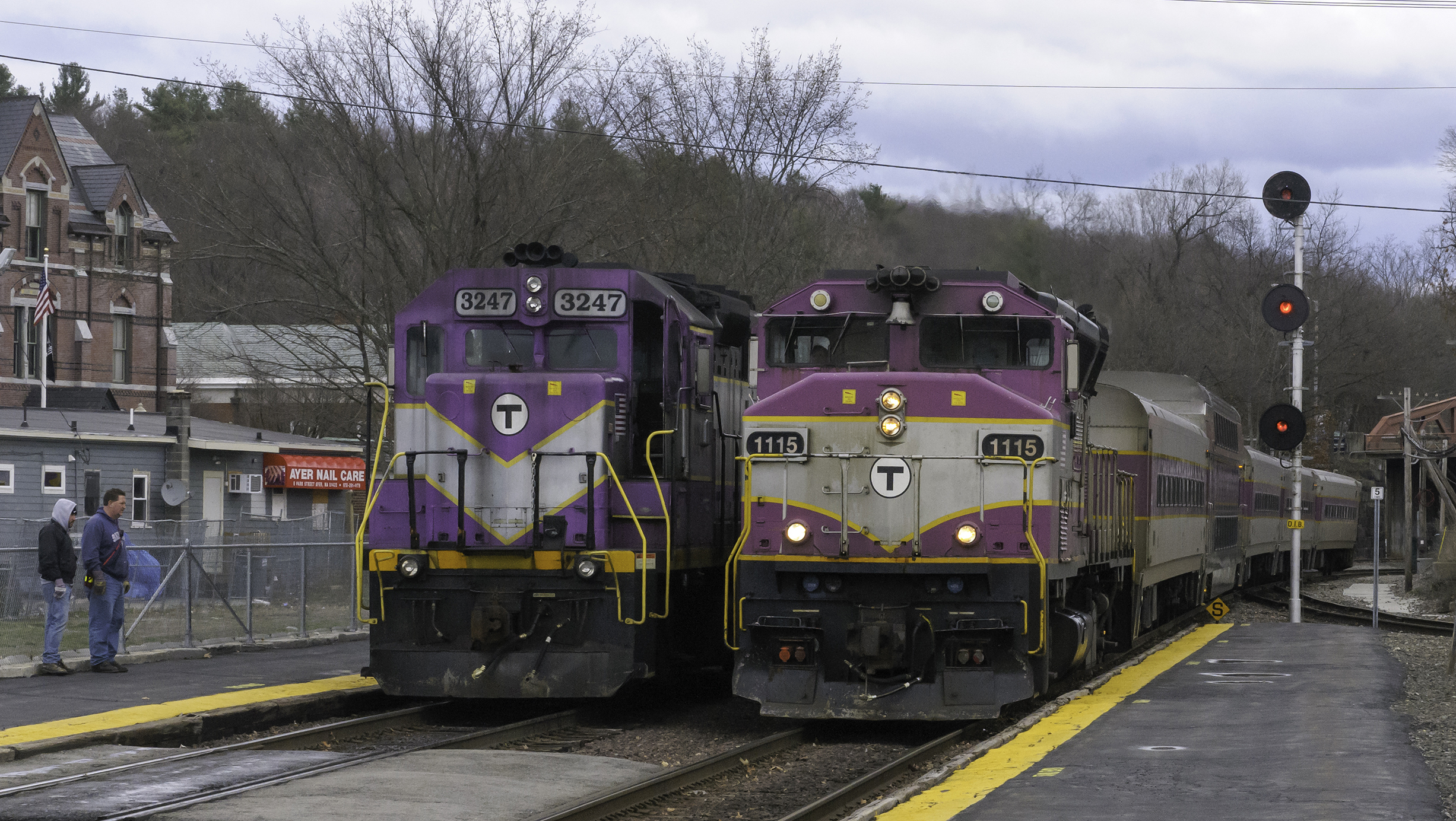 MBTA Train 411 Passing Disabled MBTA Work Train at Ayer: The GreatRails ...