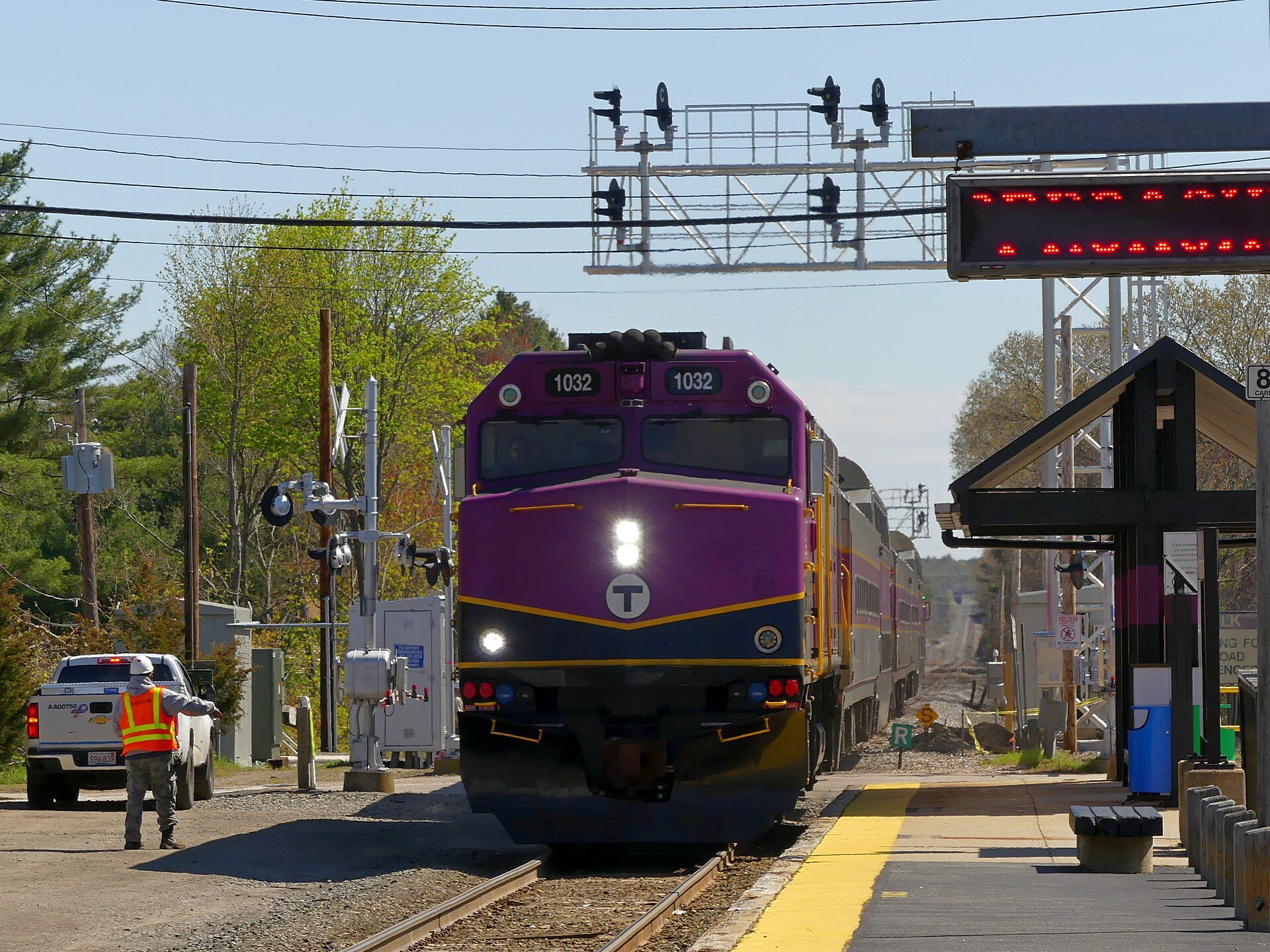 MBTA 1705 arrives Norfolk - 2: The GreatRails North American Railroad ...