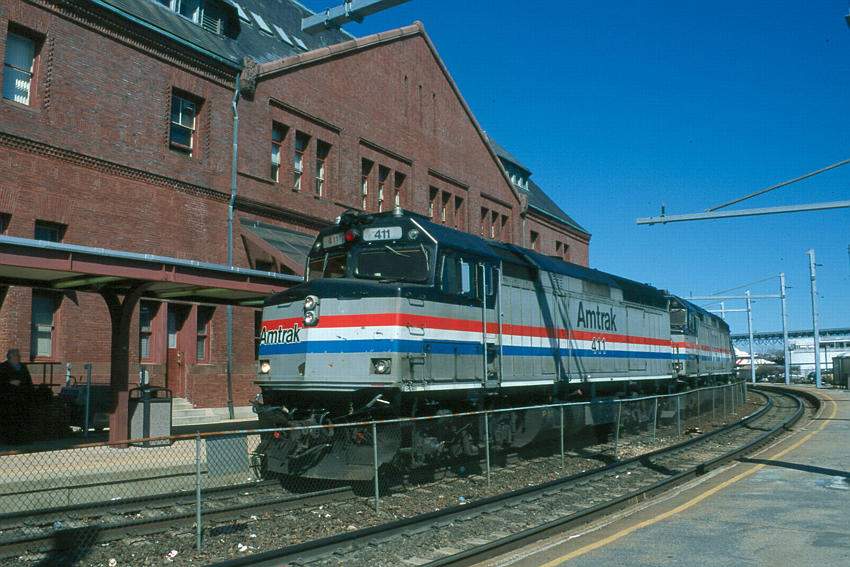 Amtrak F40 #411 at New London Station: The GreatRails North American ...