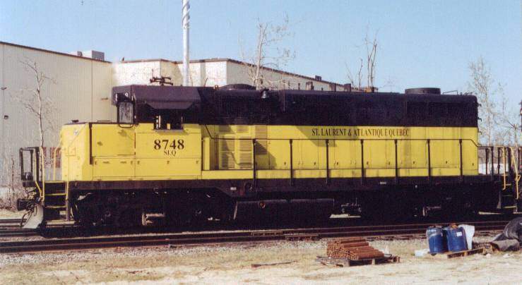 GP11 at rest: The GreatRails North American Railroad Photo Archive
