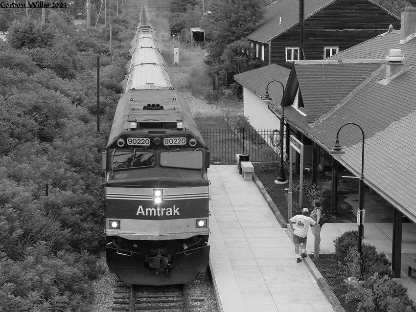 Downeaster arrives at UNH: The GreatRails North American Railroad Photo ...