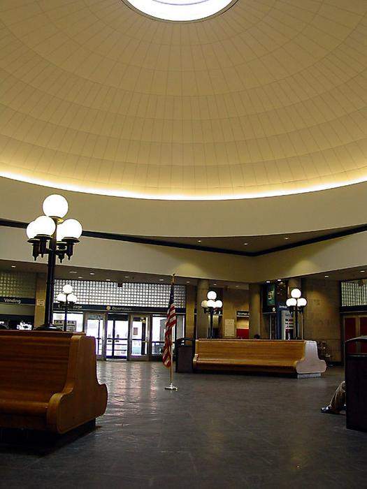 Amtrak's Providence Station interior: The GreatRails North American ...