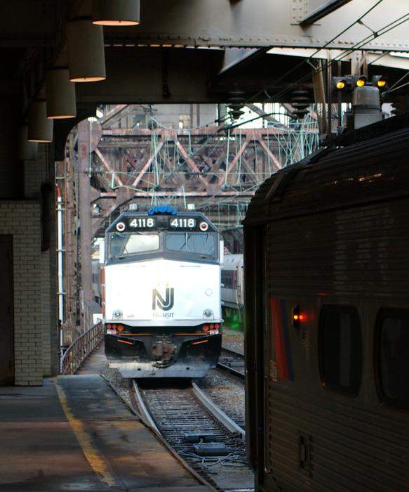 NJT 4118 at Penn Station Newark waiting for track 5: The GreatRails ...