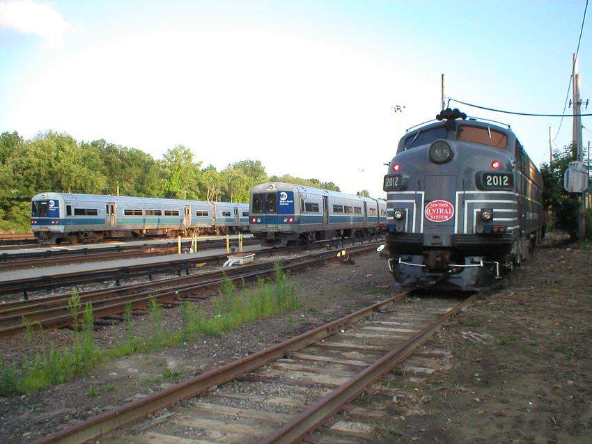 Metro North Budd M1's share the yard with NYC painted FL-9 2012.: The ...
