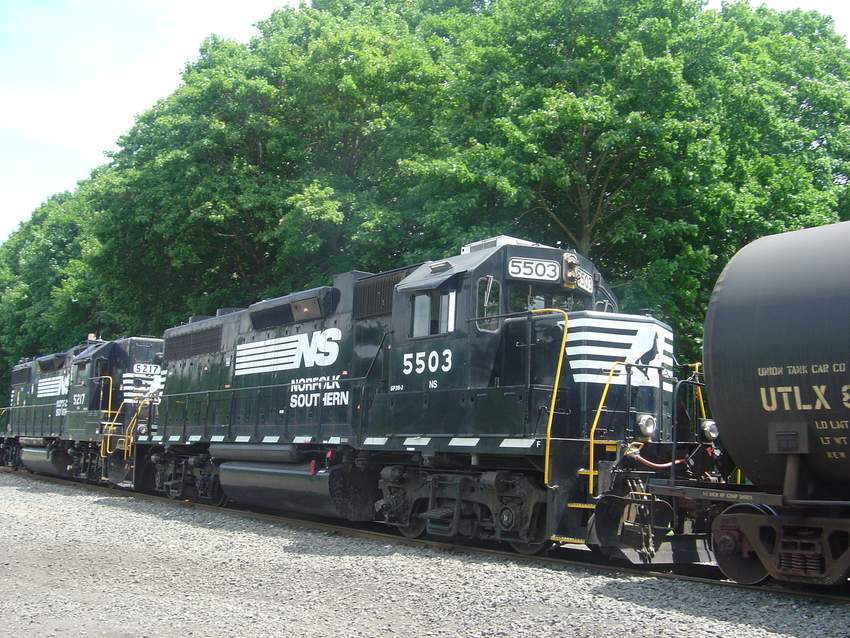 Both GP38-2's in Washington: The GreatRails North American Railroad ...