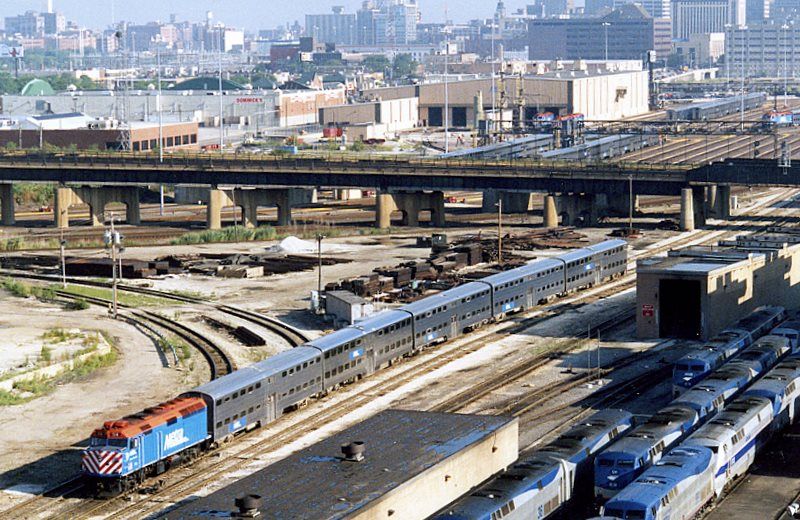 METRA IN CHICAGO: The GreatRails North American Railroad Photo Archive