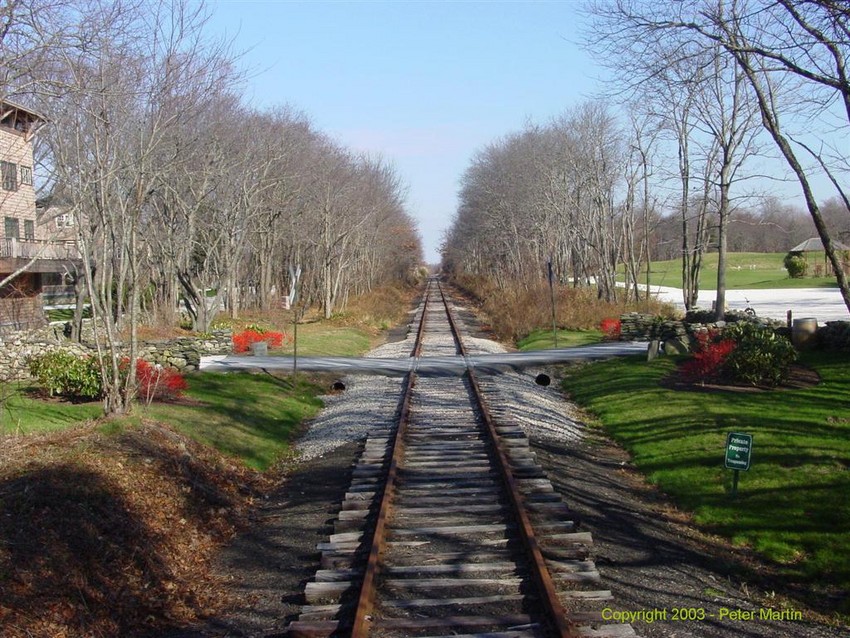 Golf Course Crossing: The GreatRails North American Railroad Photo Archive