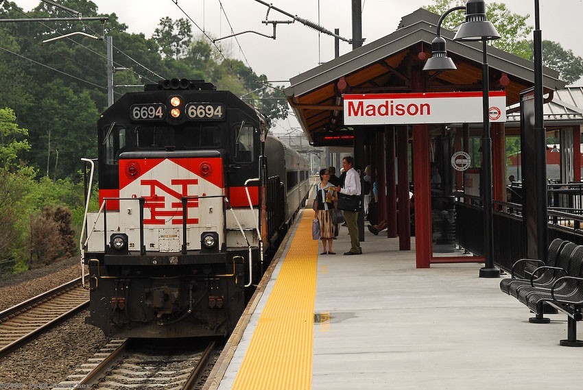 SLE 6694 at Madison CT: The GreatRails North American Railroad Photo ...