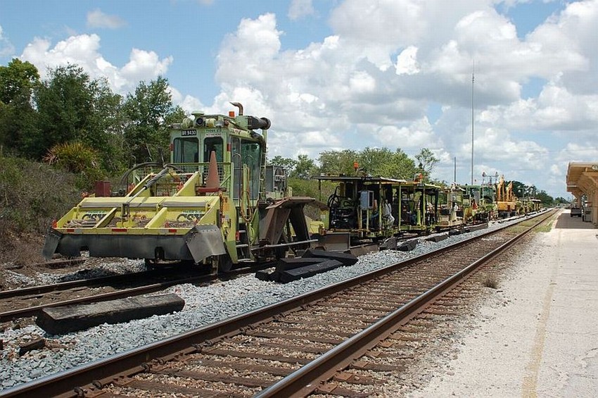 CSX Track Maintenance Equipment: The GreatRails North American Railroad ...
