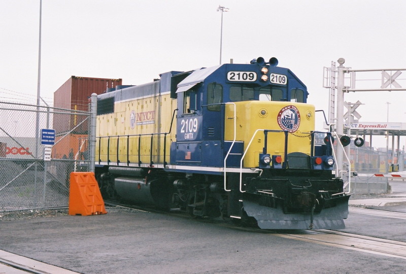 New York Container Terminal #2109 [GP38-2]; Howland Hook, Staten Island ...