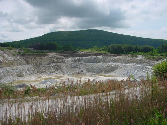 Limestone Quarry: The GreatRails North American Railroad Photo Archive