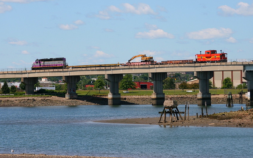 MBTA GP40 3247 in work service, Sommerville Ma: The GreatRails North ...