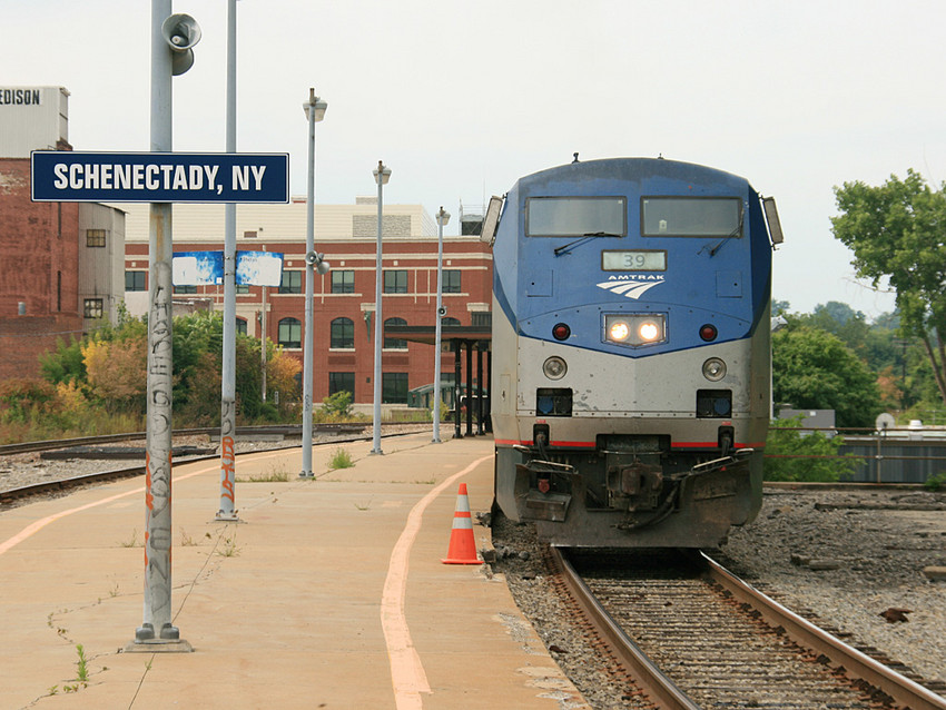 The W/B Maple Leaf At Schenectady, NY: The GreatRails North American ...