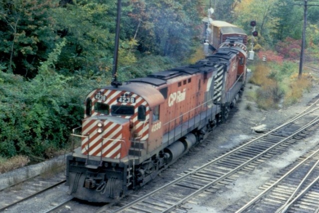 SPCP coming off the loop: The GreatRails North American Railroad Photo ...
