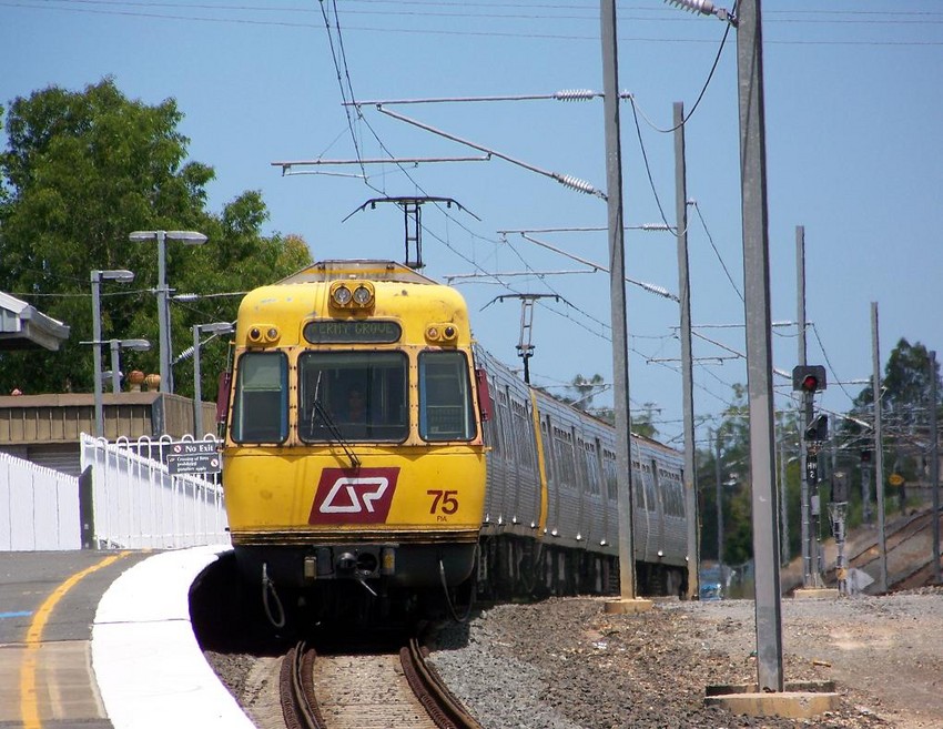 QR EMU-75/65 Prepares to stop.: The GreatRails North American Railroad ...