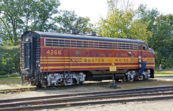 4266 heads south in the yard: The GreatRails North American Railroad ...