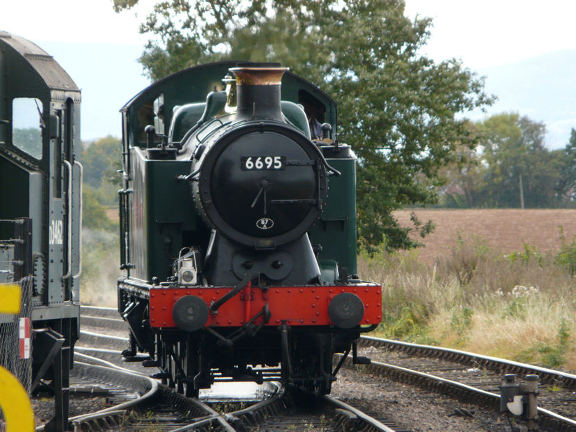 6695 at Bishops Lydeard: The GreatRails North American Railroad Photo ...