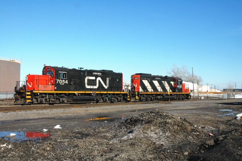 A pair of switchers.: The GreatRails North American Railroad Photo Archive