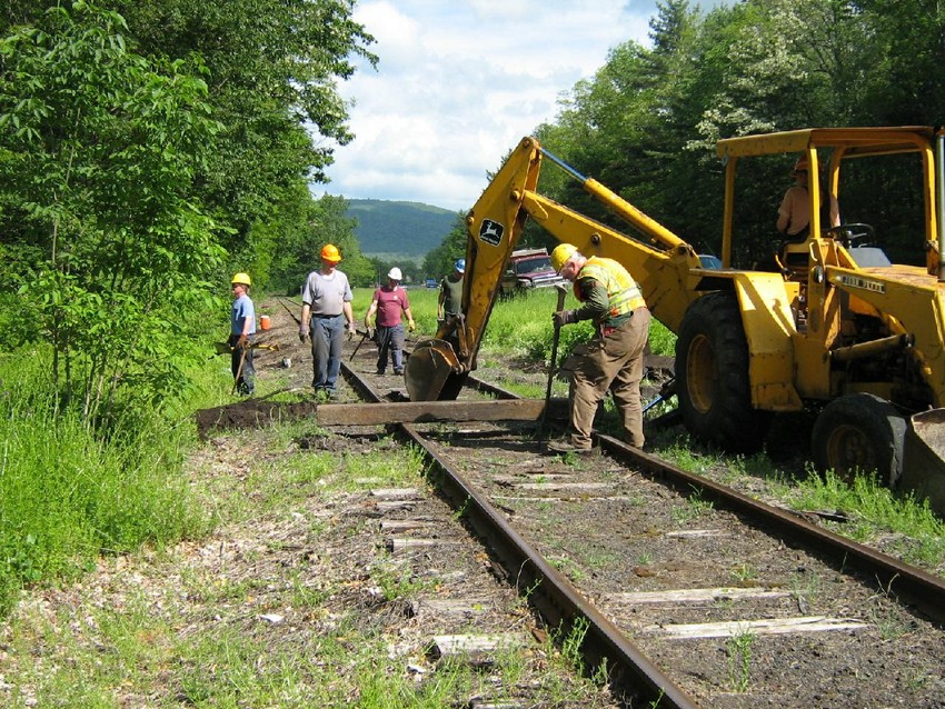 Replacing Ties at MP 25.6: The GreatRails North American Railroad Photo ...