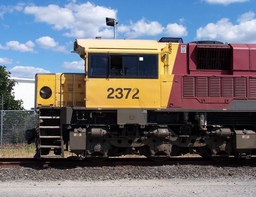 QR 2372Side Frontal.: The GreatRails North American Railroad Photo Archive