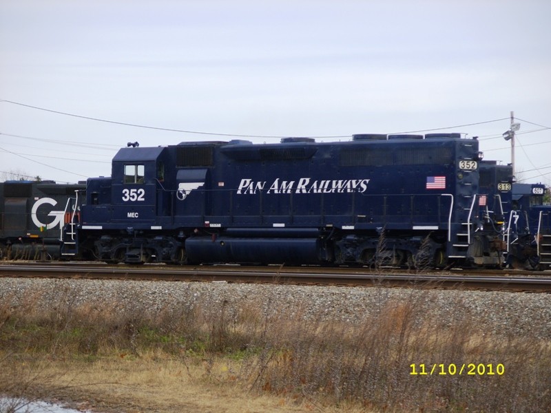 MEC#352e shadows MEC#313 and the MEC#607 at rigby: The GreatRails North ...