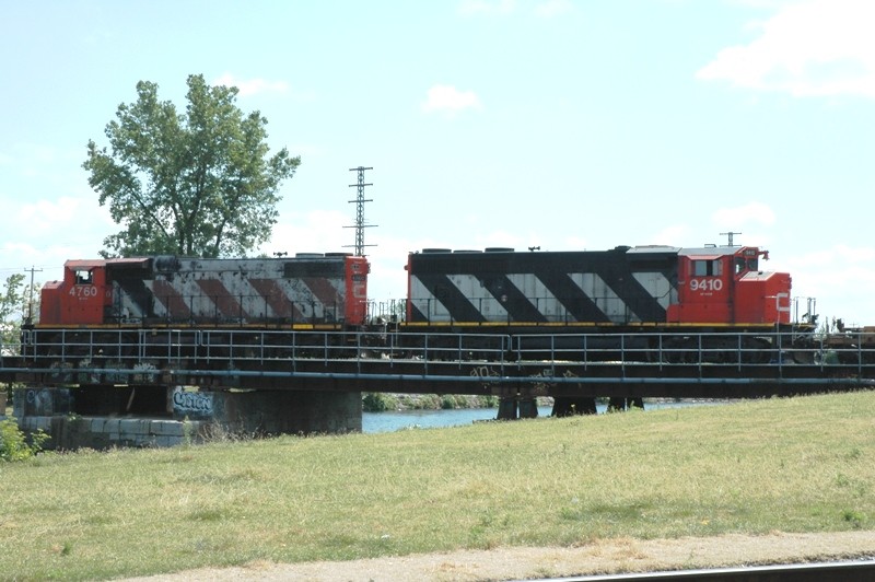 2 different locos: The GreatRails North American Railroad Photo Archive
