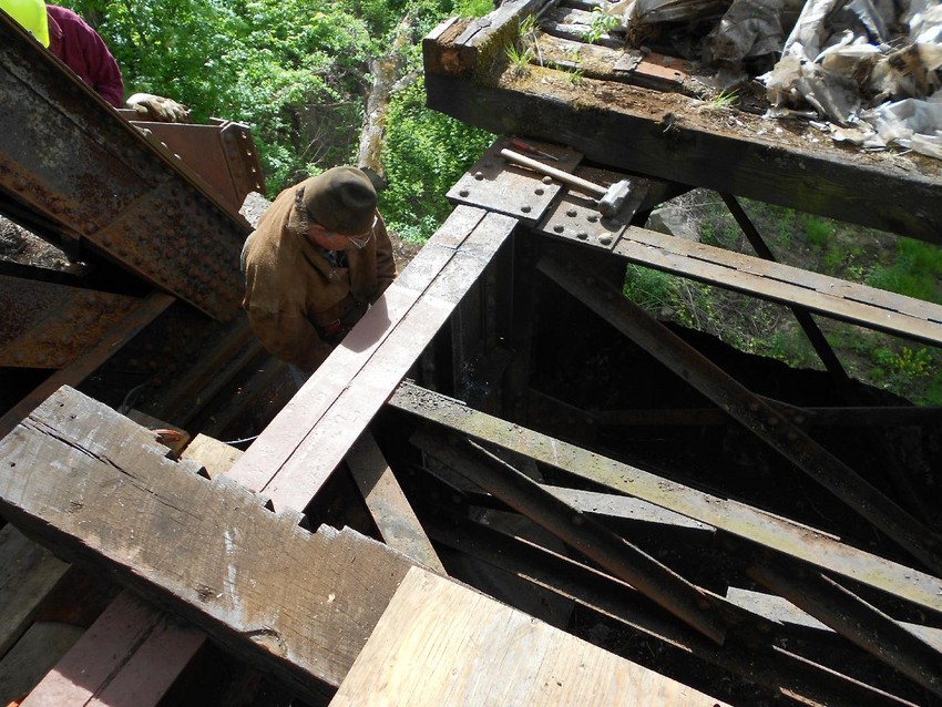 Removing extra steel Stringer from C9 Bridge Truss: The GreatRails ...
