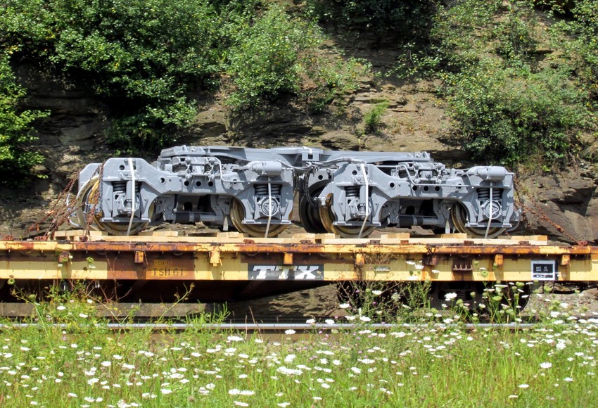 GE BB export trucks for BB40-9WM at Horseshoe Curve: The GreatRails ...