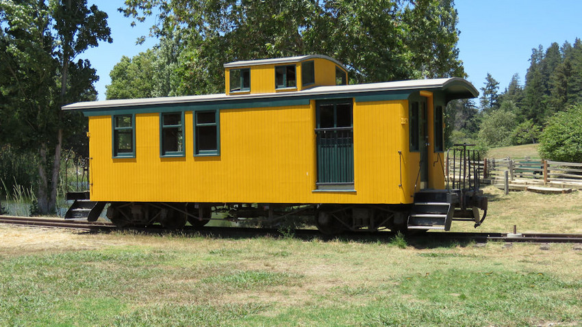 Another yellow caboose: The GreatRails North American Railroad Photo ...
