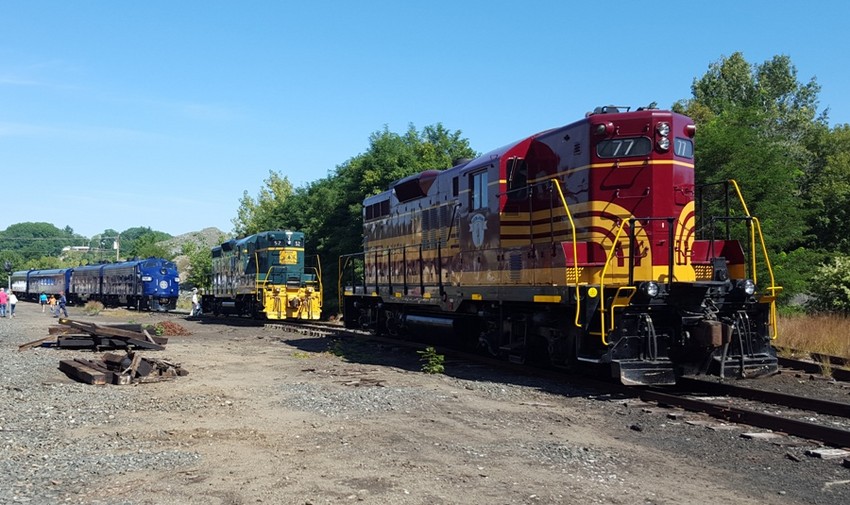 Heritage GP9s ST 77 & ST 52 @ WRJ: The GreatRails North American ...