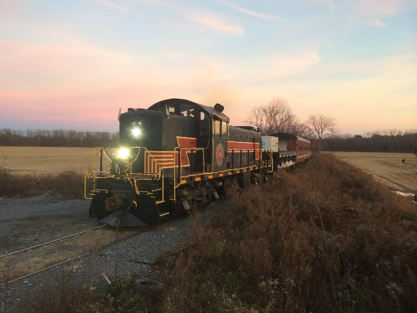CMRR Polar Express Approaching Route 209: The GreatRails North American ...
