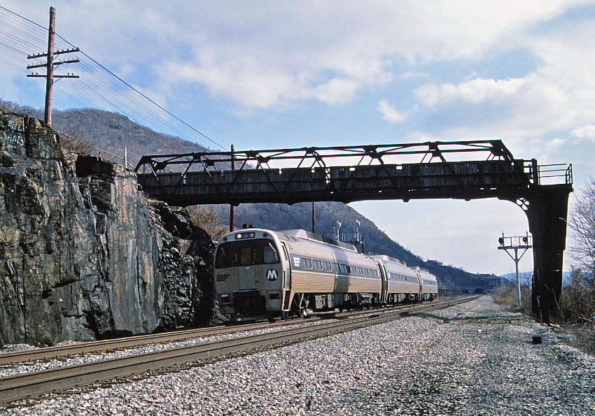 Metro-North @ Break Neck Point, NY.: The GreatRails North American ...