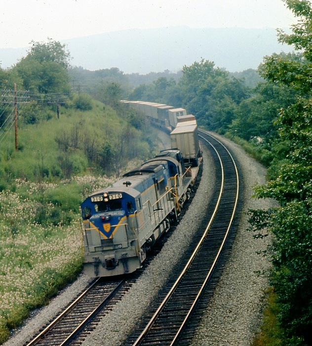 Dereco westbound on the EL - 1/3: The GreatRails North American ...