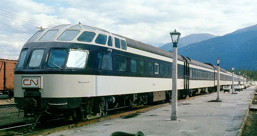 Skytop Lounge - 1: The GreatRails North American Railroad Photo Archive