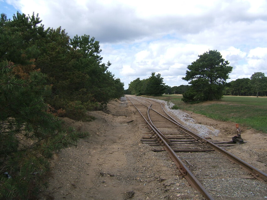 Otis Double track by golf course: The GreatRails North American ...