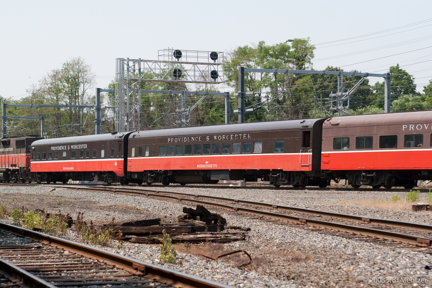 P&W Passenger Train approaches the Roger Williams Zoo: The GreatRails ...