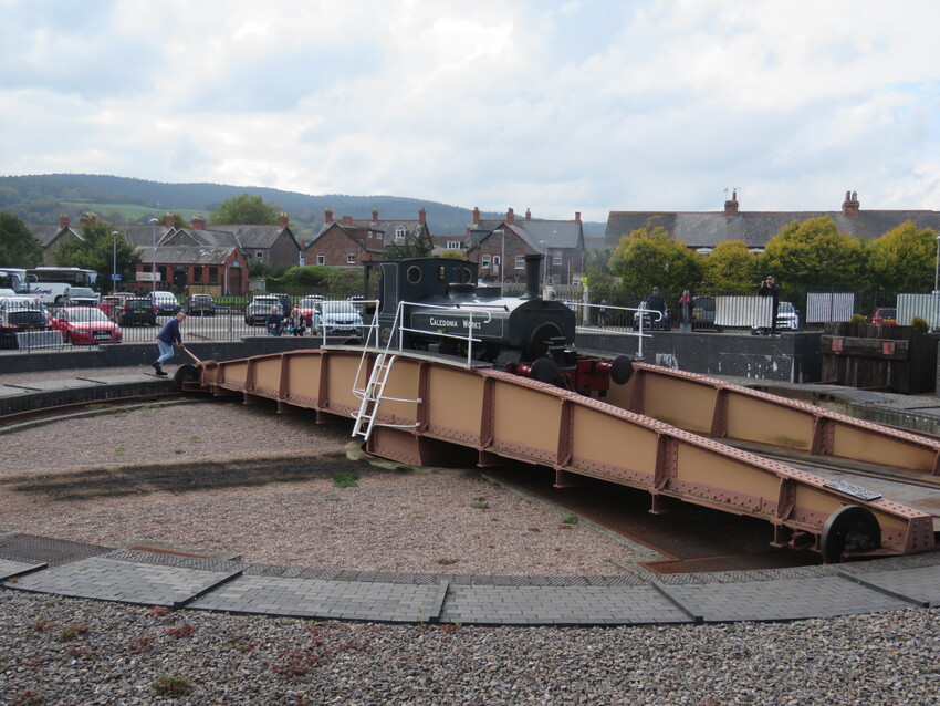 Turntable demonstration: The GreatRails North American Railroad Photo ...
