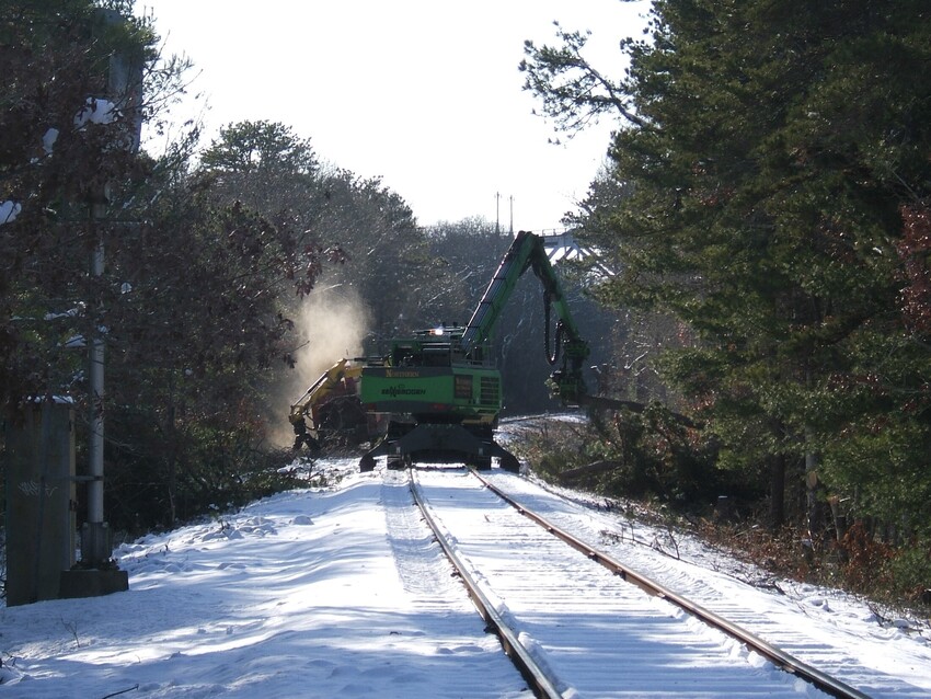 Tree cutter / chipper on the move: The GreatRails North American ...
